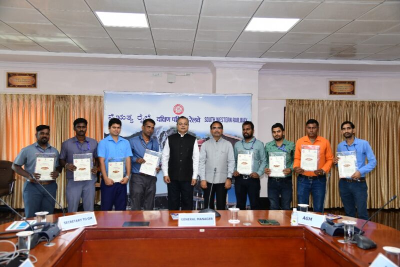 GM/SWR Felicitates Staff For Exemplary Safety Consciousness | Country ...