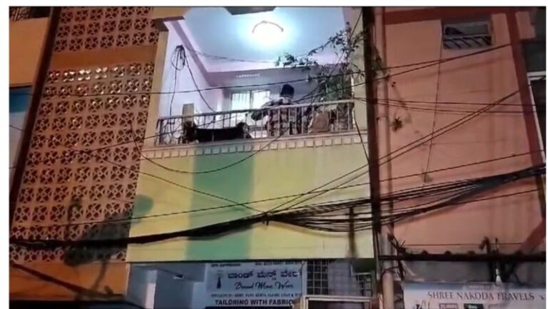 Armed gang rob goldsmith and mom at gun point at their home in broad ...